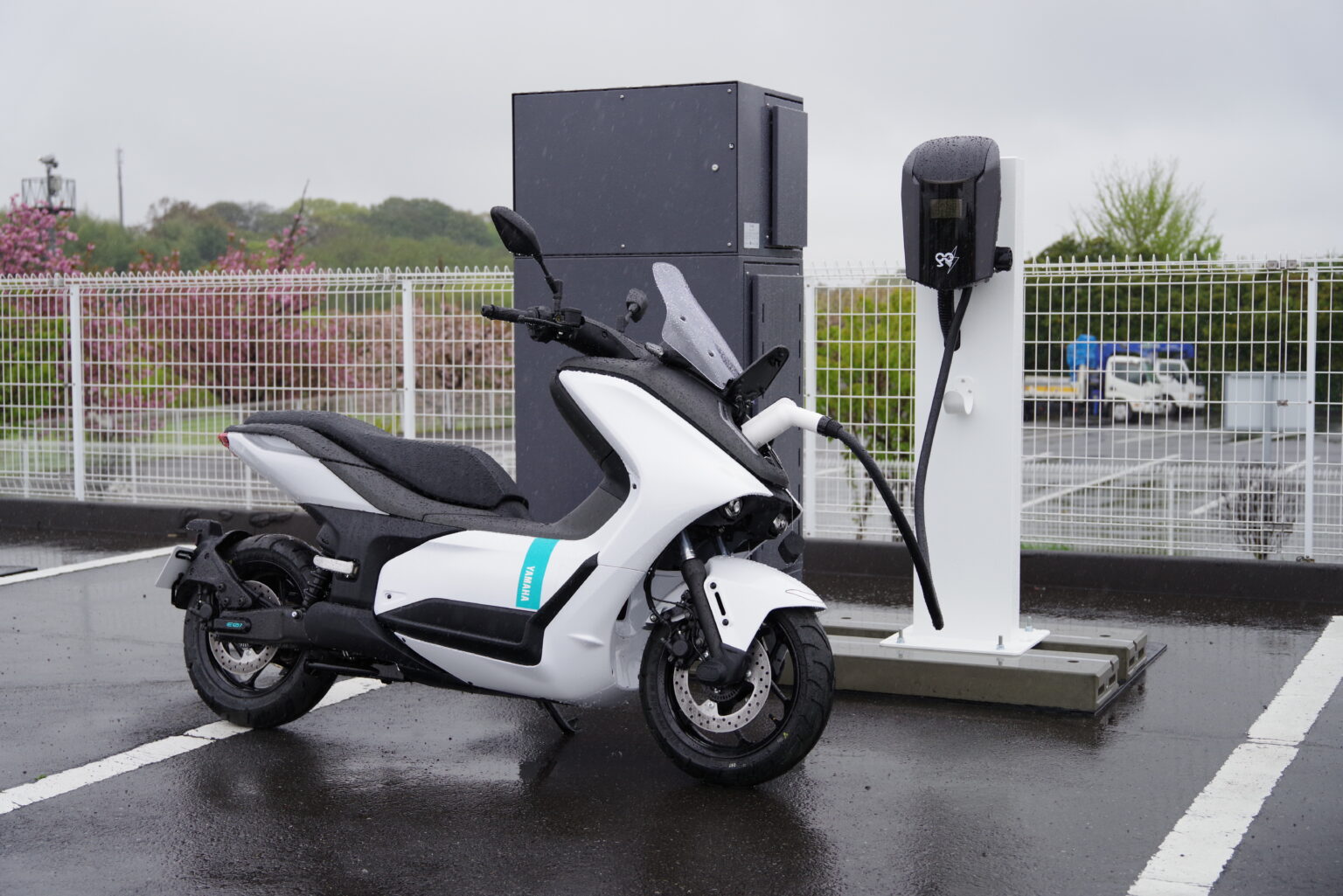 【試乗】ヤマハの電動バイク「E01」はNMAXの走りを超えた新時代の乗り物！ - Moto Connect(モトコネクト)